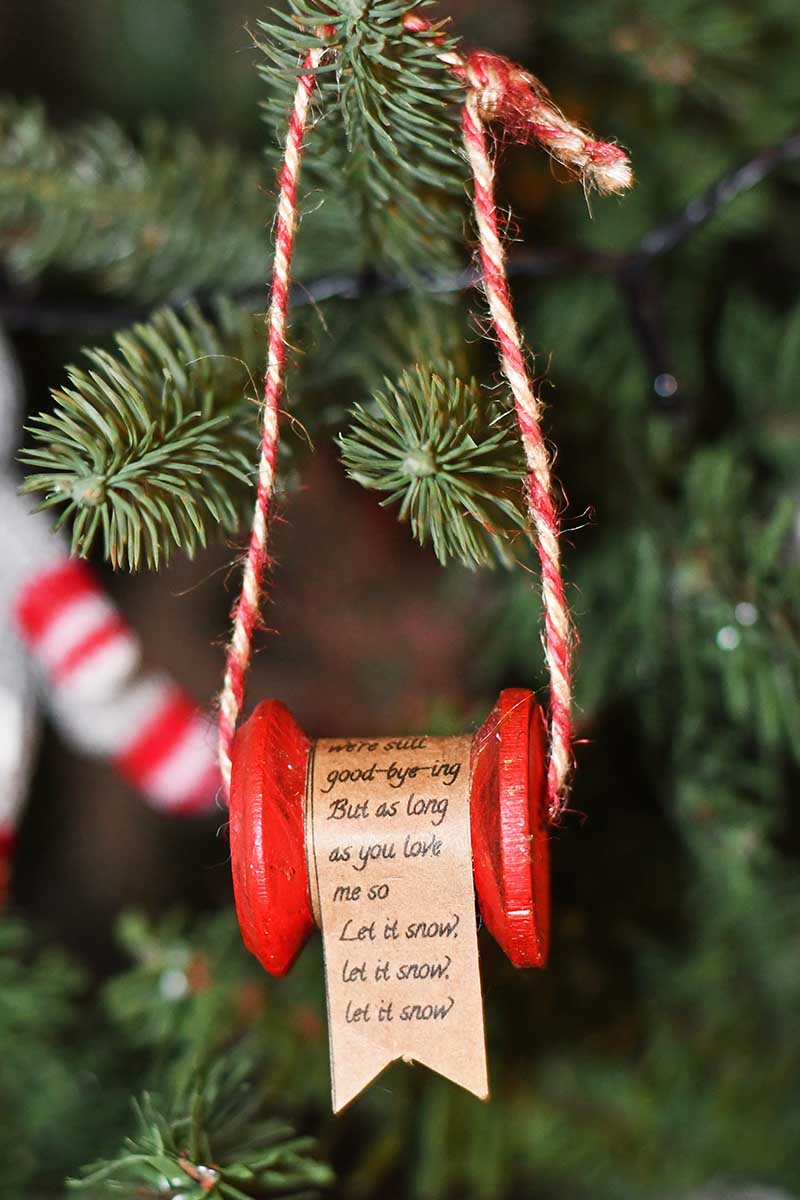 How To Make A Vintage Wooden Thread Spool Ornament - Pillar Box Blue