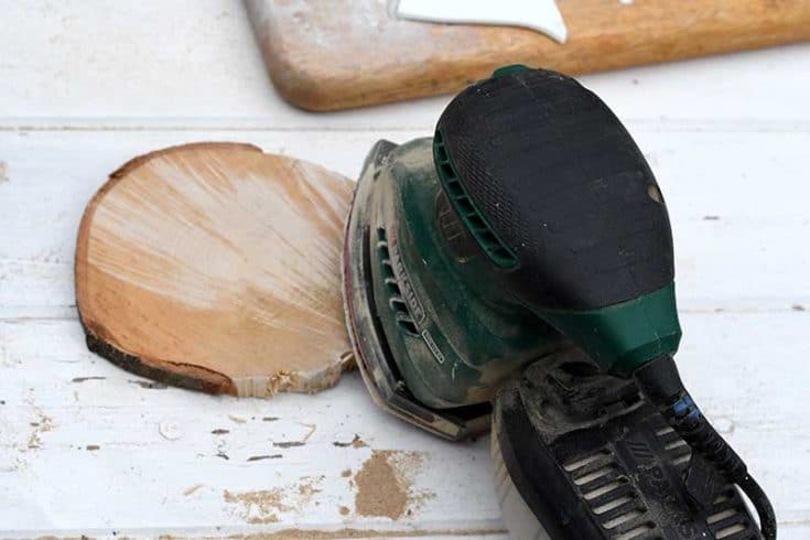 How To Make A Fun Wood Slice Christmas Tree - Pillar Box Blue