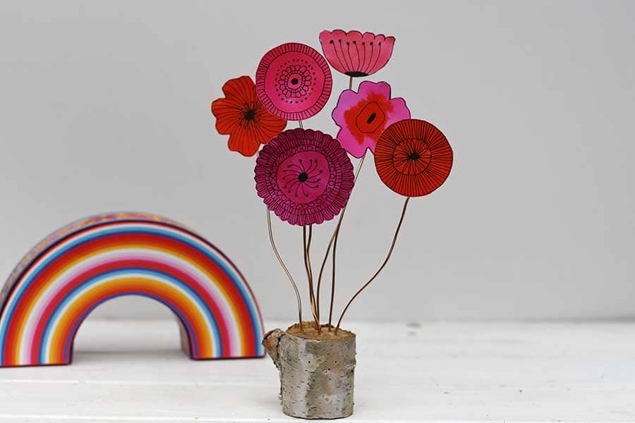 How To Make A Scandinavian Flower Doodle Decoration - Pillar Box Blue