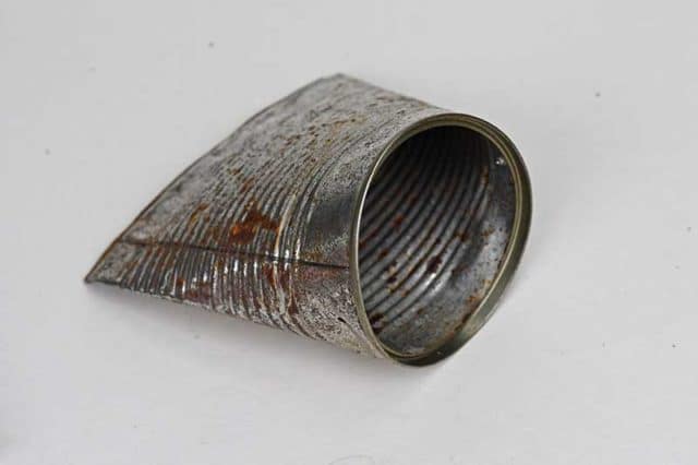 Cute DIY Hanging Tin & Soda Can Planters - Pillar Box Blue