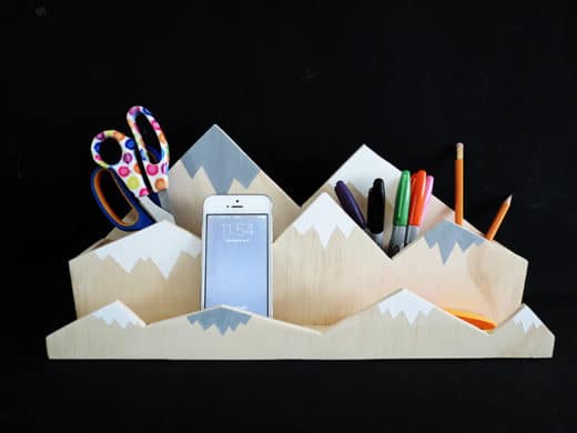 Breathtaking Mountain Crafts and DIYs For Your Home - Pillar Box Blue