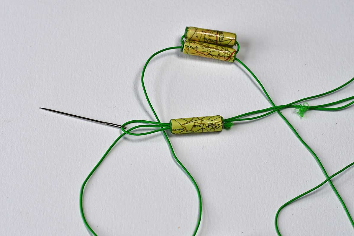 How to Make Paper Bead Bracelets - Pillar Box Blue