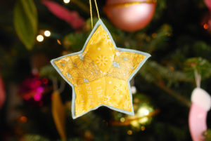45 of The Best Christmas Star Crafts To Brighten Up Your Decor - Pillar ...