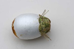 How To Make Paper Pine Cone Ornaments The Easy Way - Pillar Box Blue