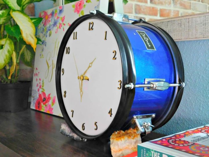 26 Unique DIY Upcycled Clocks You'll Want In Your Home - Pillar Box Blue