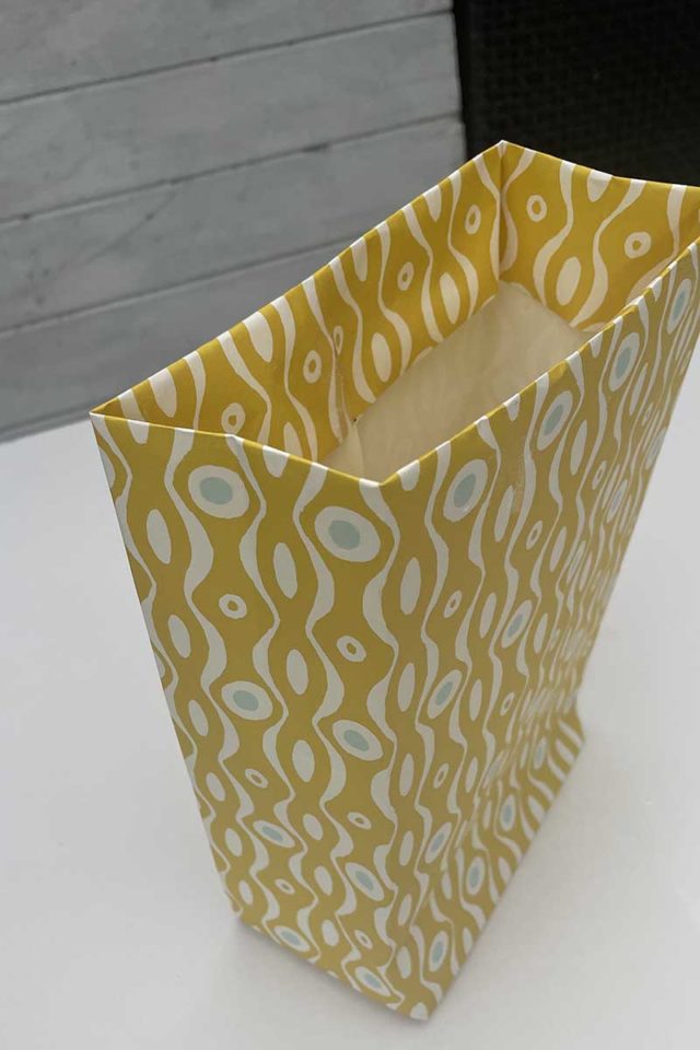 How to Make a Bag Out of Wrapping Paper The Easy Way - Pillar Box Blue