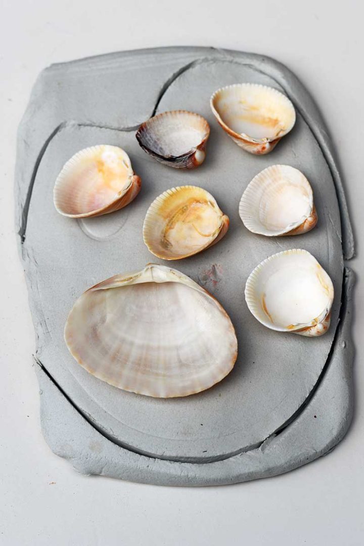 Seashell Craft Idea: Air Dry Clay Paint Palette - Pillar Box Blue